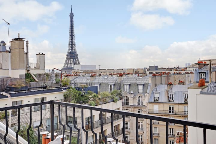 Vue Tour Eiffel Magique – Terrasse & Séjour Luxe -