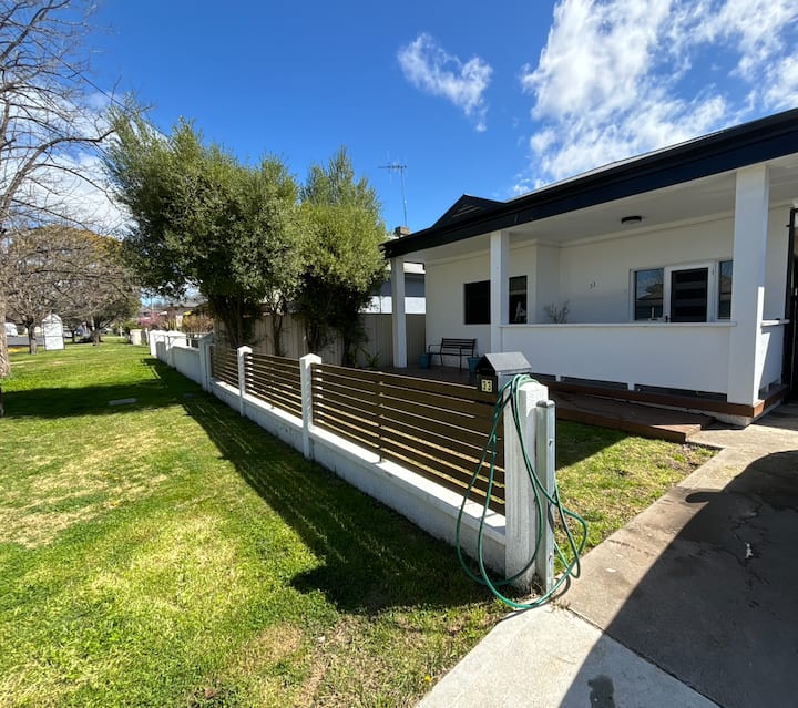 Small House Close To Town! - Bathurst