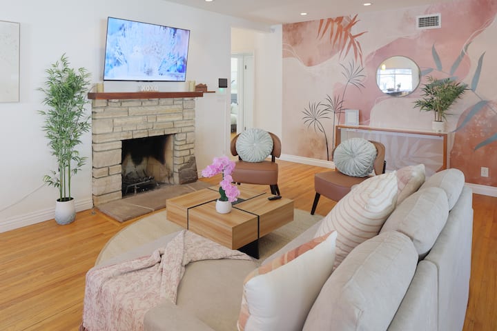 Ev Charger Ready! Fabulous Indiana 4b3b Home - Santa Monica, CA