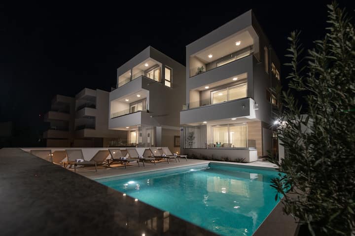 Two-bedroom Apartment With A Pool - Caska