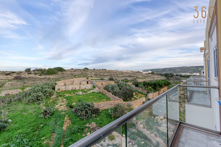 Lovely 3br Apt W/ Private Balcony & Views In Mgarr - Malta