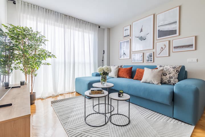Luminoso Apartamento Con Parking Y Piscina - Madrid