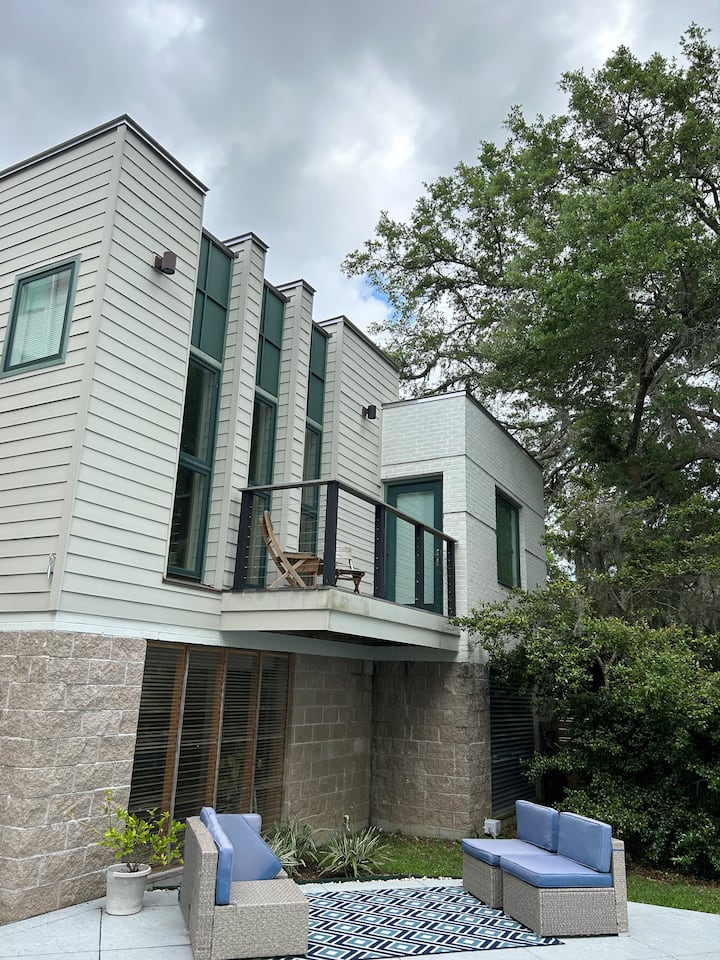 Stunning Riverside Guest House W/ Views & Pool - Charleston, SC