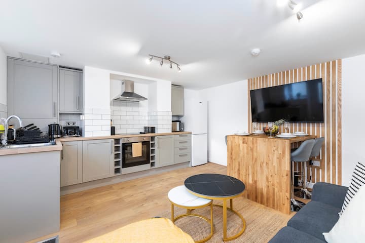 Popular Two Bed Apt In Leeds City - Leeds