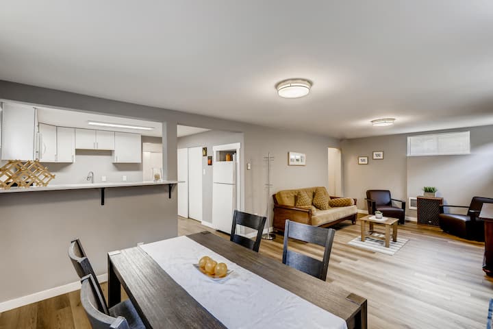 Cozy Blue Home- Newly Remodeled! - Seattle, WA