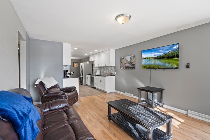 Central Huge Duplex - Sleeps 16 - Morrison, CO