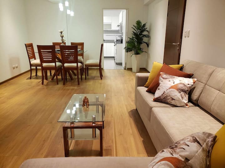 Modern & Spacious 3br Only 3 Blocks From The Ocean - Peru