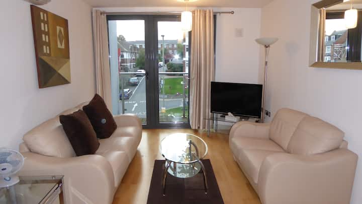 2 Bed Airconditioned Apartment - Barnet