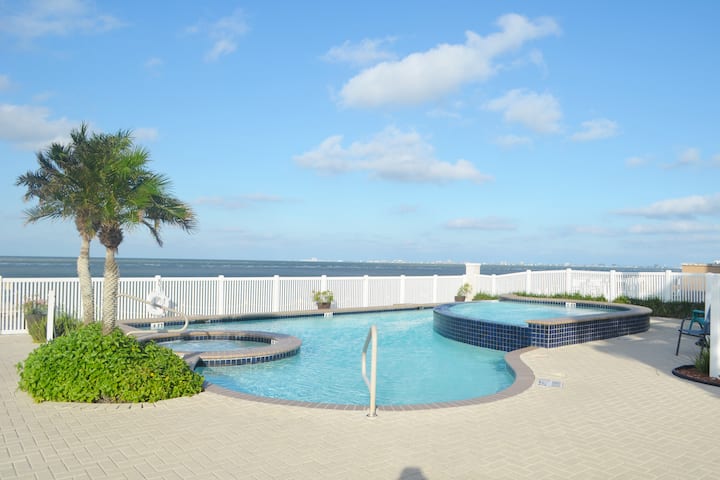 Tropical Paradise On The Bay! Las Joyas 205 - Port Isabel, TX