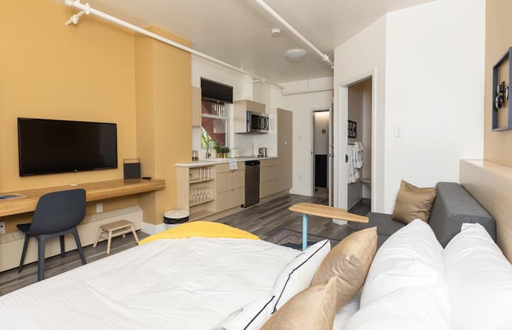 Highlands Charm | Elegant Studio - Edmonton, Canada