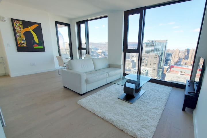 Luxueux Condo Meublé Au Maestria - Montréal
