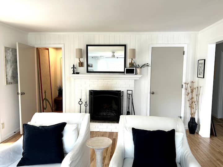 Entire Nature Home - 4 Bedrooms 2 Full Bath - Northport, NY