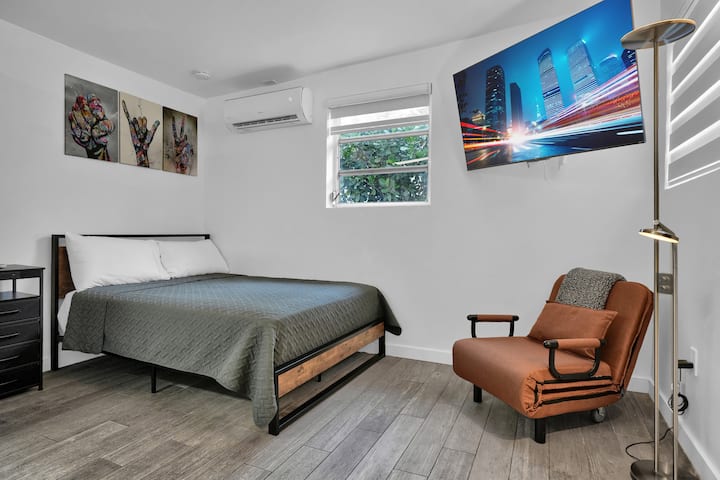 Sri House Studio2- Free Parking - Miami, FL