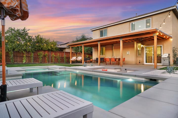 Colorful W/ Amaze Backyard - Coachella, CA