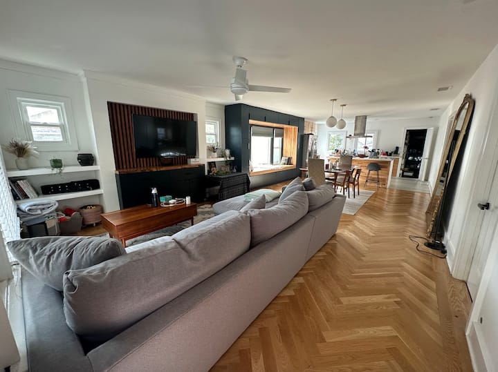 Centrally Located + Comfy Chic - Los Angeles, CA