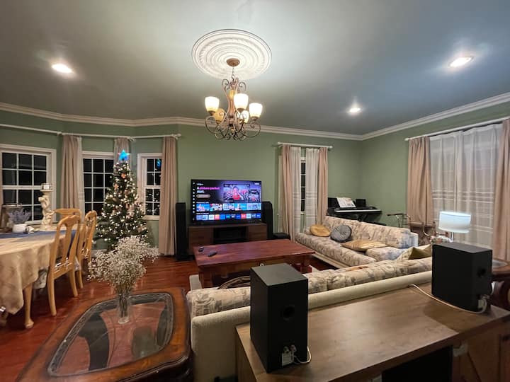 Warm House With Big Yard - Pasadena, CA