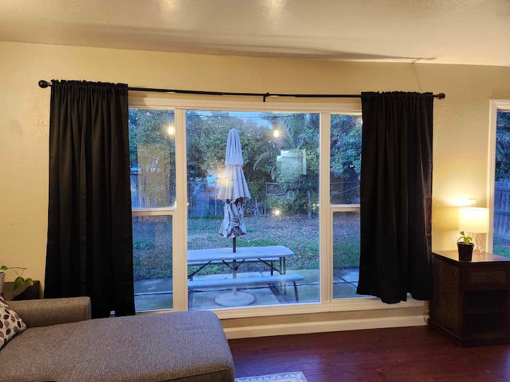 Freeport Manor: A Comfy Home Close To Downtown - Sacramento, CA