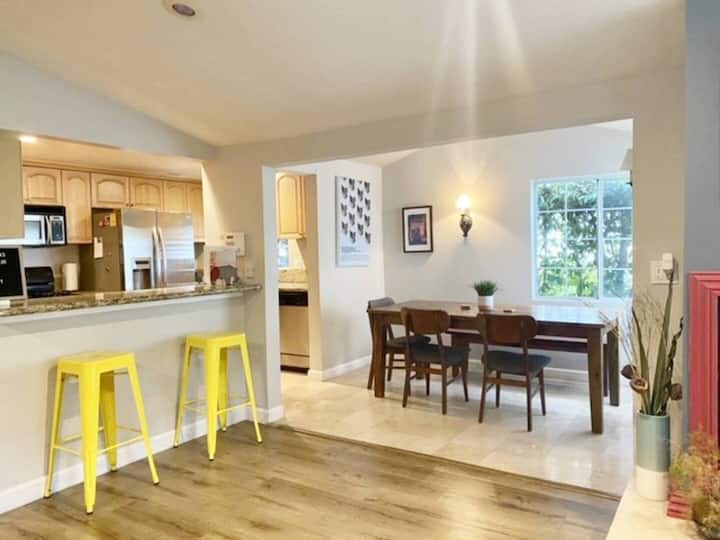 2/2 Sunny Walkable Silver Lake Bungalow +Parking - Burbank, CA