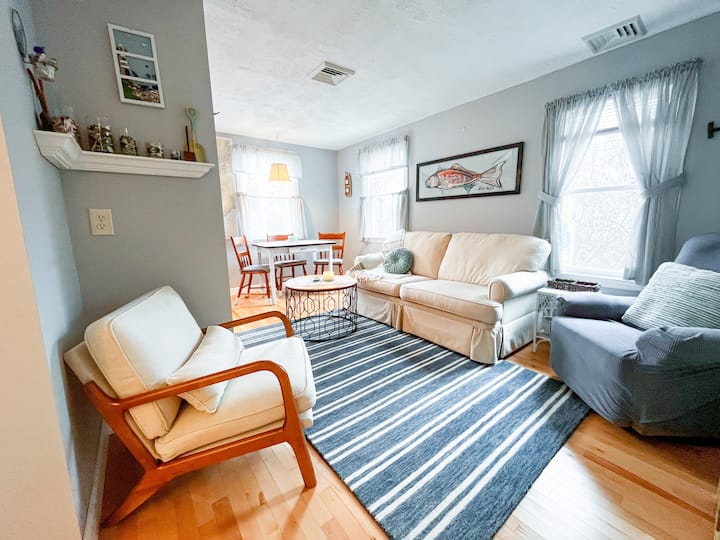 Charlestown Beach Cottage - 2br - Screened Porch - Charlestown, RI