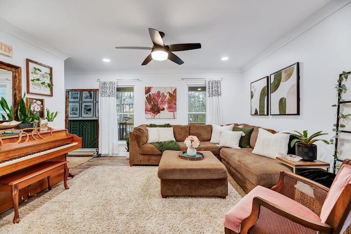 Cary Rendezvous Retreat | Fully Fenced - Cary, NC