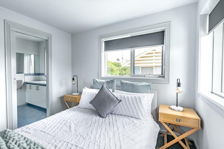 50m From Beach | Pet Friendly |Gas Fireplace | Bbq - Geelong