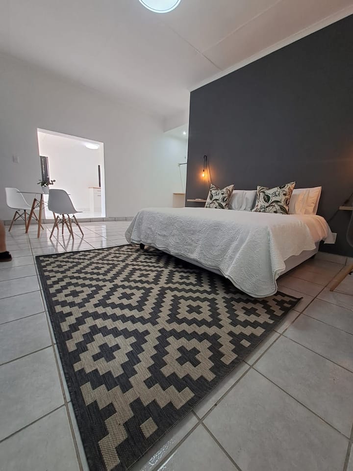 2 On Greeff - Graaff-Reinet