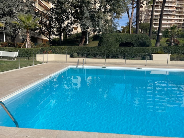 Grand 2 Pièces  Piscine Et Tennis - 주엉 레 빵