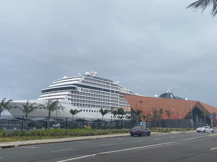 The Waves, 905 Quayside - Durban