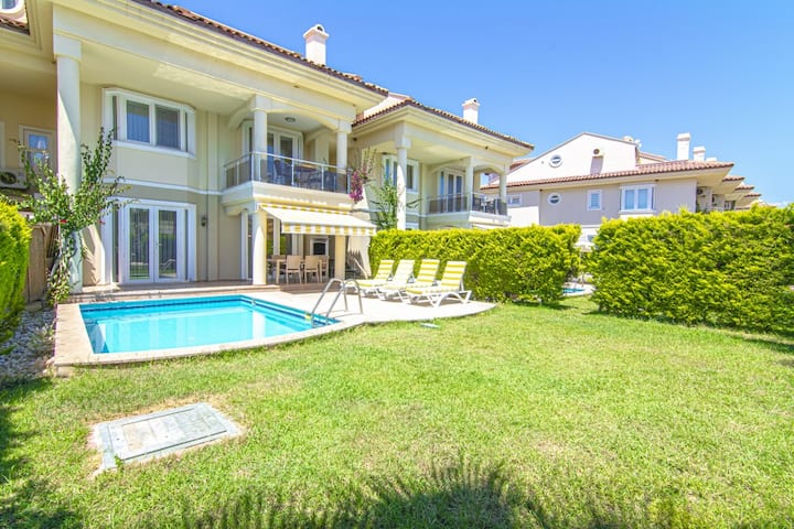 ÇAlış'ta Denize Sıfır 8 Kişilik - Fethiye