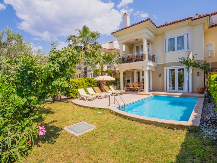ÇAlış'ta Denize Sıfır 10 Kişilik Villa - Çalış Beach