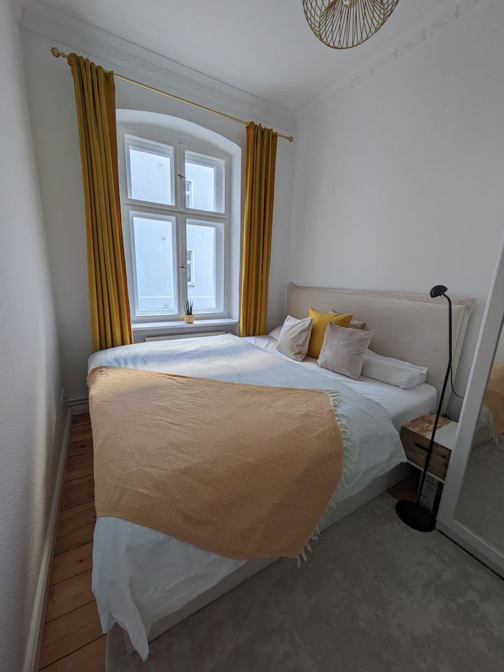 Cozy Room With High Ceilings - Berlin