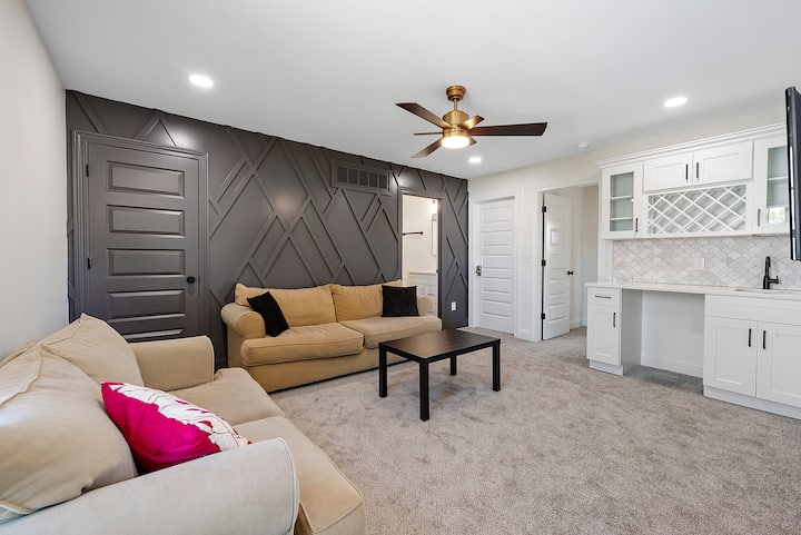 Serenity & The City | 3br & Garage Near Everything - Columbus, OH