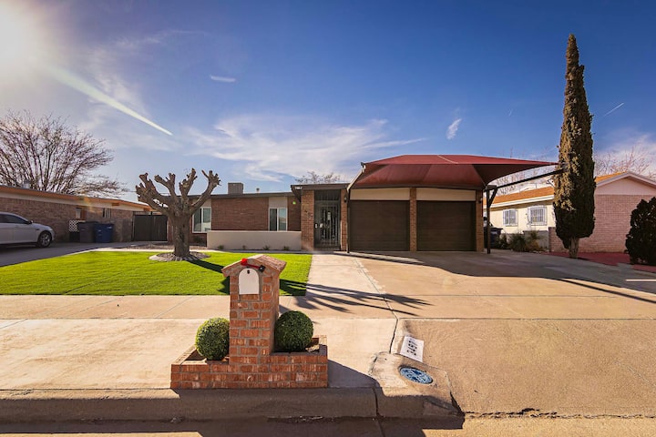 Family Home W/ Outdoor Playground, Patio, King Bed - El Paso, TX