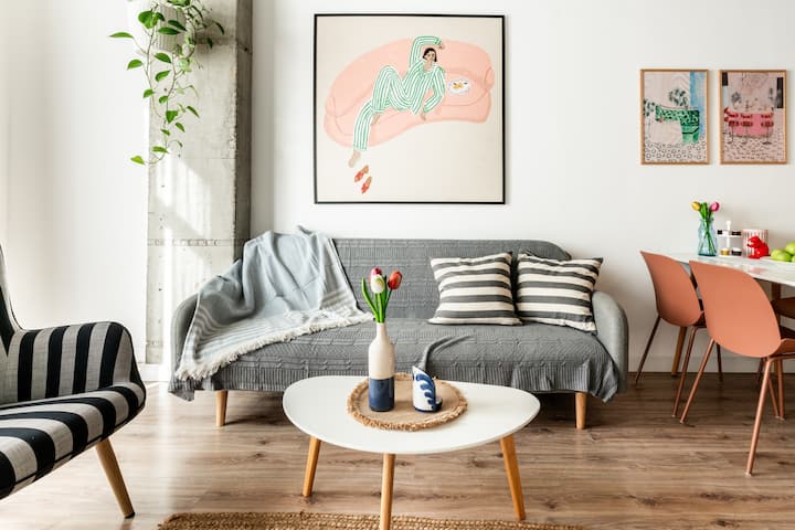 Funky Loft Style 2br Apt W/balcony On Ninoshvili - Georgia