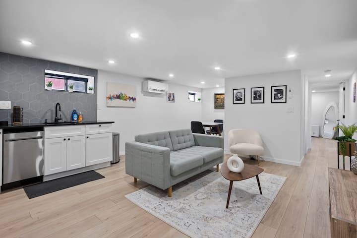 Chic & Modern-boho Style Downtown Apartment - Logan Square - Philadelphia
