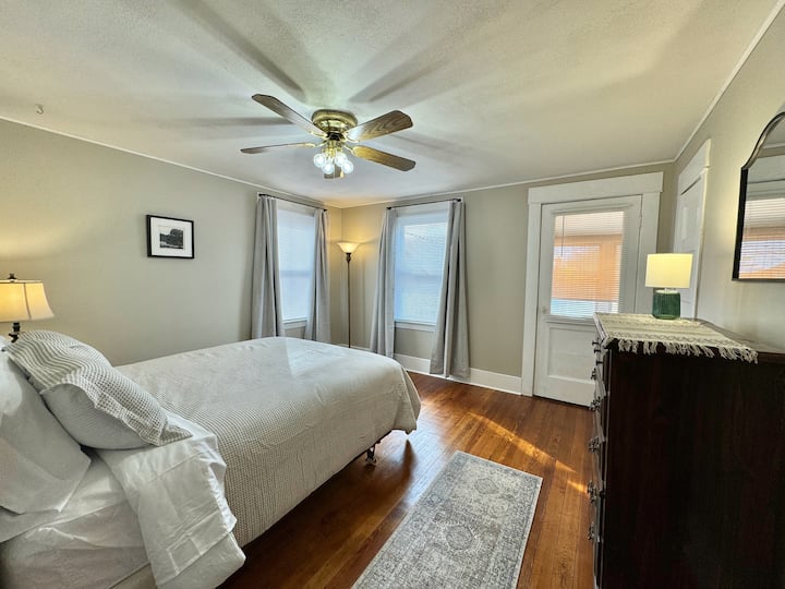 1-bedroom Upstairs Apartment - Syracuse, NY