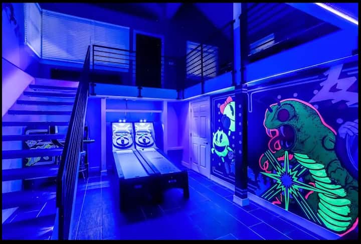 Arcade | Hot Tub | Fire Pit | Olde Town Arvada - Wheat Ridge, CO