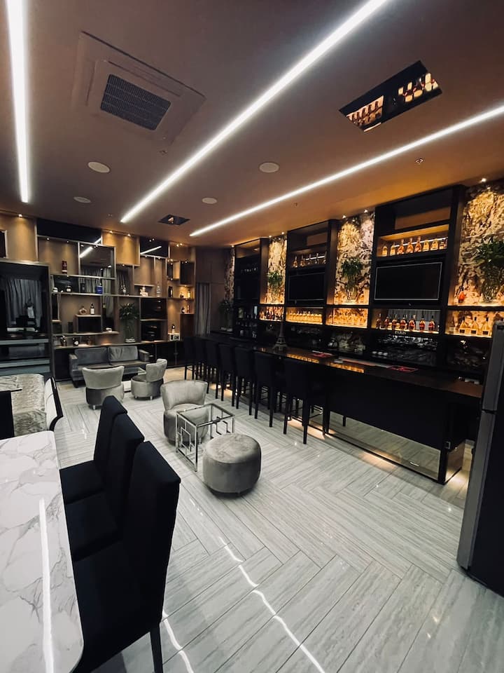 8 Elegant Bedrooms In Lleras Park - Medellín