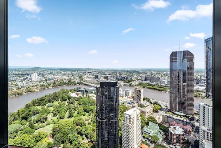 City Centre Apt W/ Breathtaking Views, Gym & Pool - Salisbury