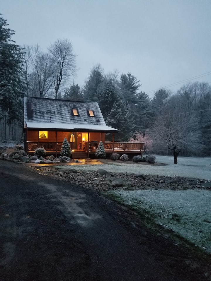 Cozy Cabin By The Slopes- Pool - Hot Tub -Fire Pit - Deep Creek Lake, MD