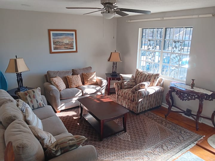 Central Hsv 4bd 3bth W/garage I-565 & Pkwy Access - Huntsville, AL