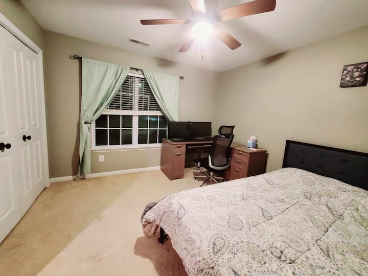 Cozy Room # 1 In Greenville - Greenville