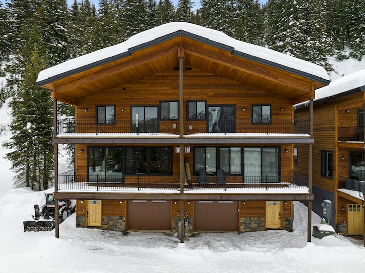 Powderhound Paradise @Schweitzer - Sandpoint, ID