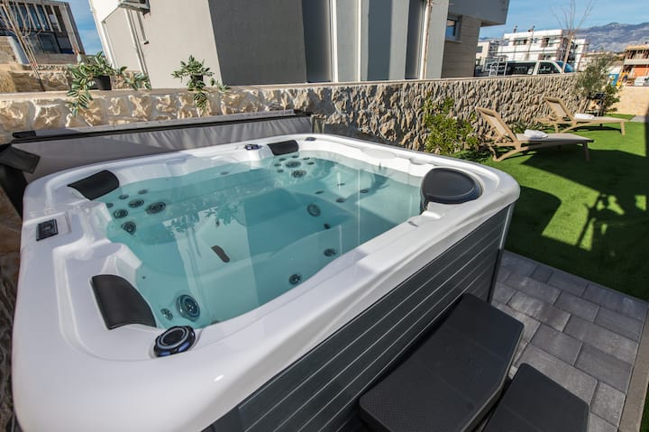 Two-bedroom Apartment With Private Jacuzzi - Novalja