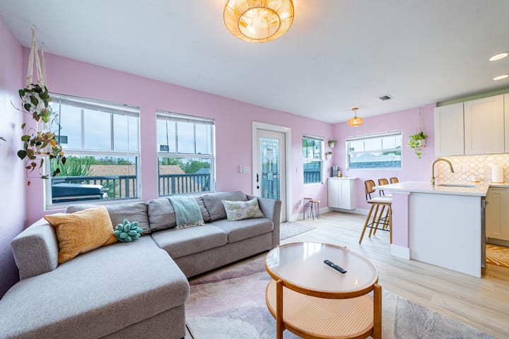Tropical Getaway Walking Distance To Beach & Bars - Lake Worth, FL