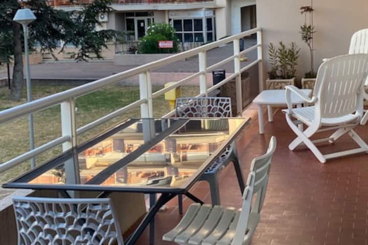 Le Neptune :Sur Place De Marbre Plage Et Port - Saint-Cyprien