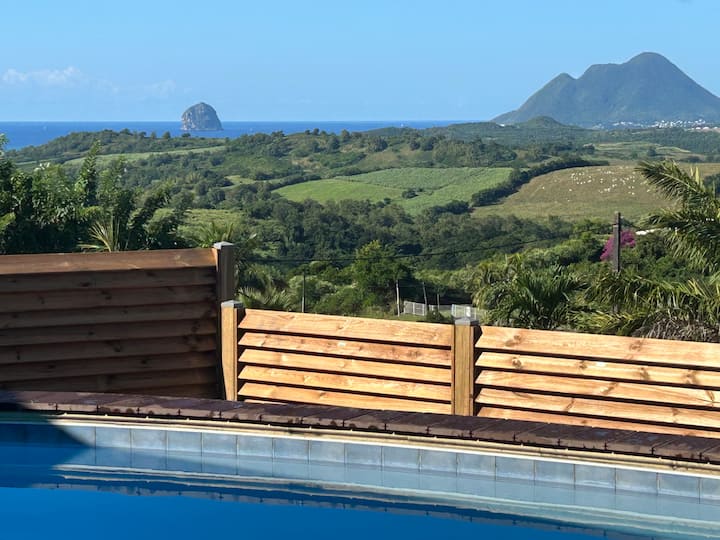 Vue Superbe, Belle Piscine,
Standing 6 Ch 5 Sdb - Martinique