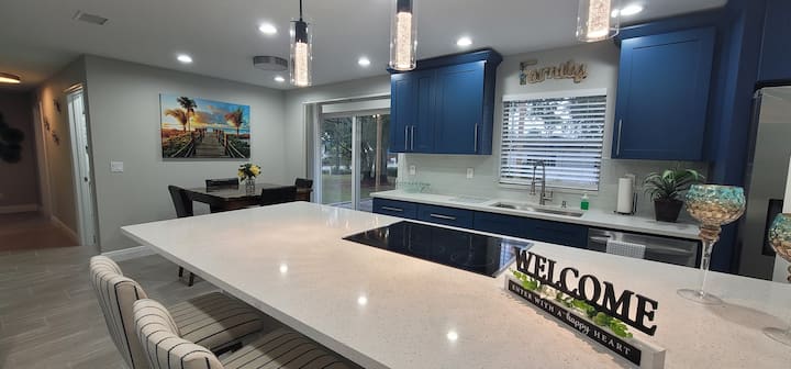 Casa Azul - Fully Renovated 3 Br, 2 Bath, 8 Guests - Altamonte Springs