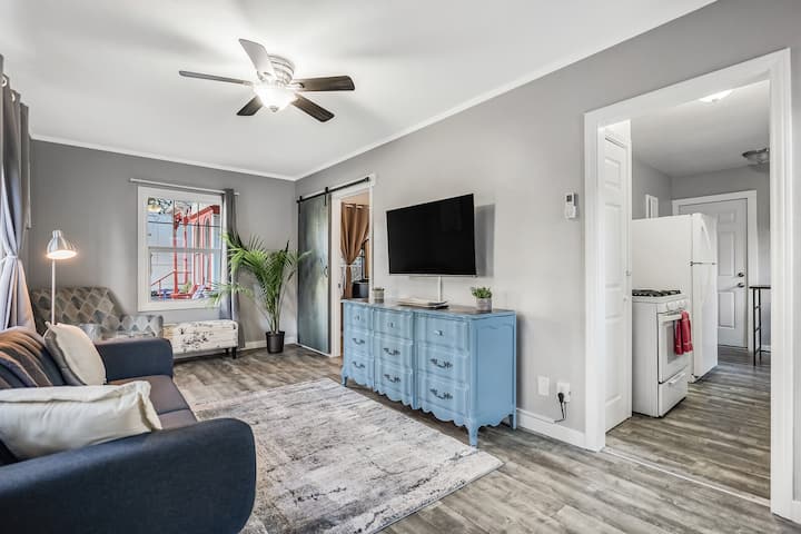 1920's Craftsman Cottage 1bd - San Diego, CA