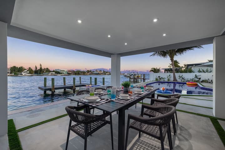 Waterfront Manor In Miami - Miami, FL